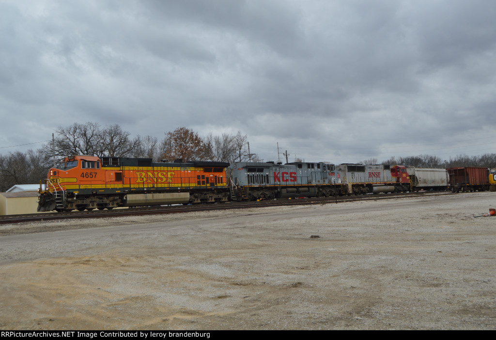 BNSF 4657 with the TULKCK